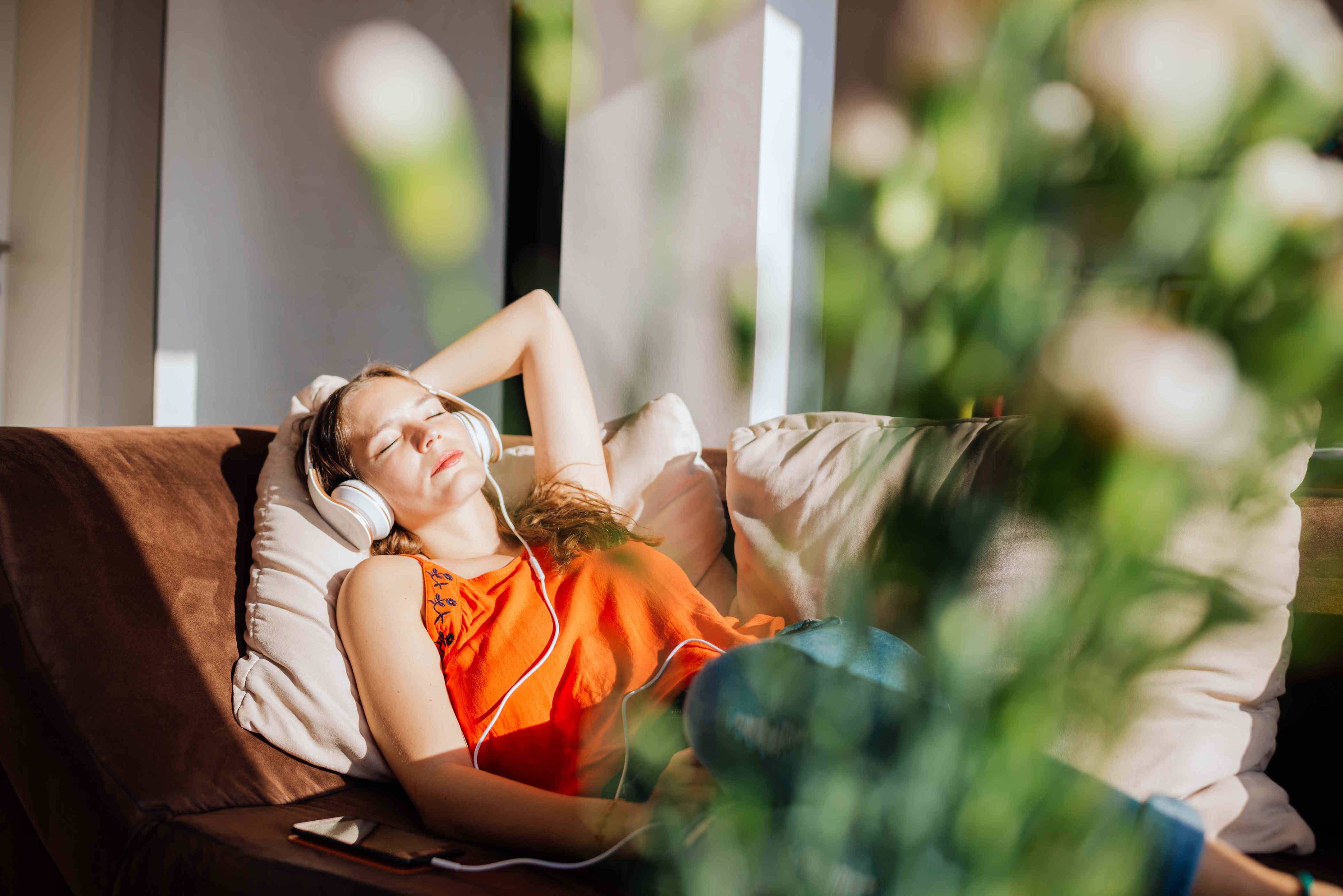 The Lazy Way To Invest in Your 20s—and Still Build Wealth