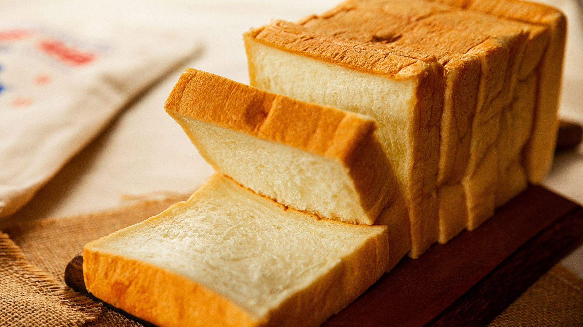 10 Healthiest Breads To Eat & 10 To Always Avoid