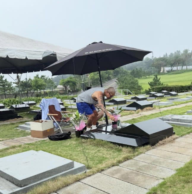 More Heartbreaking Stories Emerge About DJ Koo’s Visit to Late Wife’s Grave