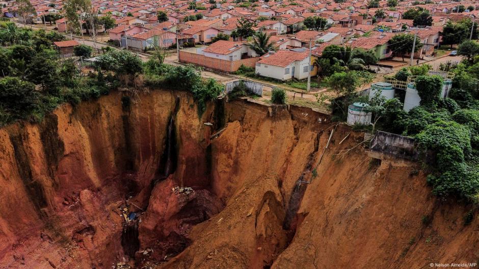 Menganga Tanpa Peringatan: Sinkhole dan Krisis Air di Amazon