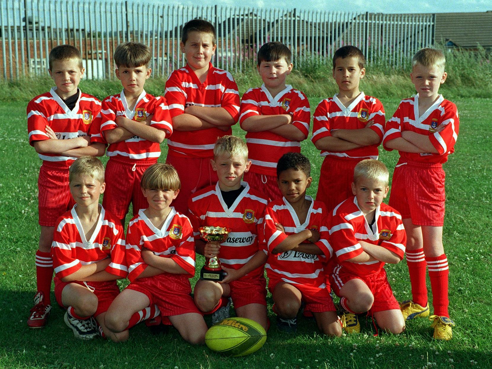 18 romantic photos take you back to Leeds in July 1999