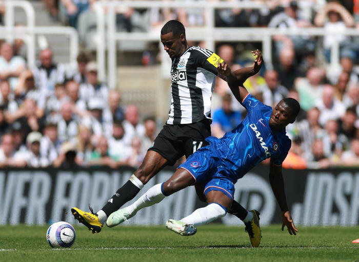 Liverpool is crazy! End of personal agreement with Alexander Isaac → ...