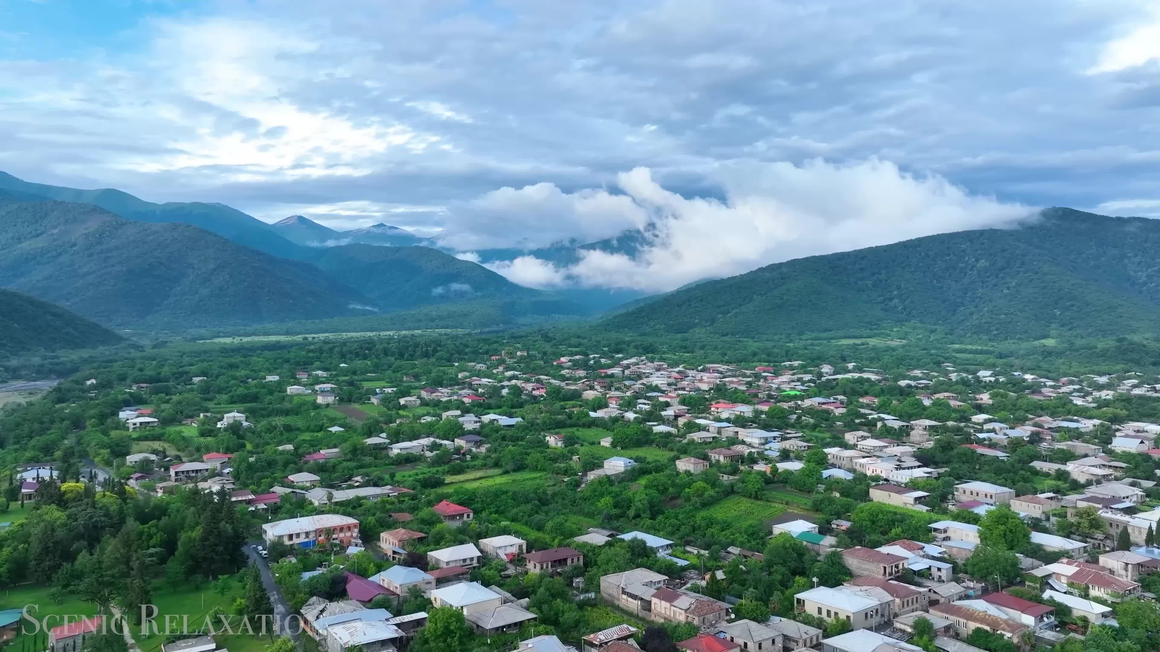 Stedelijke gebieden en natuur in Georgië in 4K