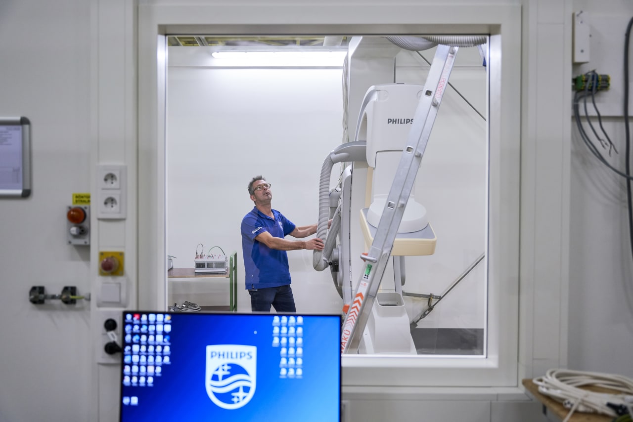 Philips Shares Jump After Guidance Raise on Lower Tariff Hit Expectations