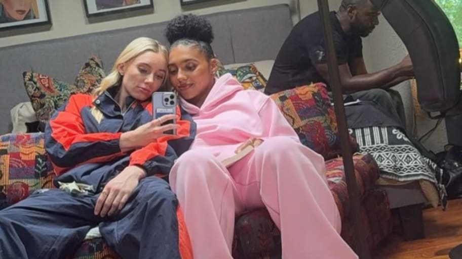 Azzi Fudd sneakily attends girlfriend Paige Bueckers’ Wings game