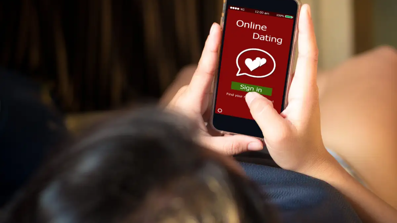 Bengaluru techie honeytrapped via dating app: Gang extorts Rs 2lakh on ...