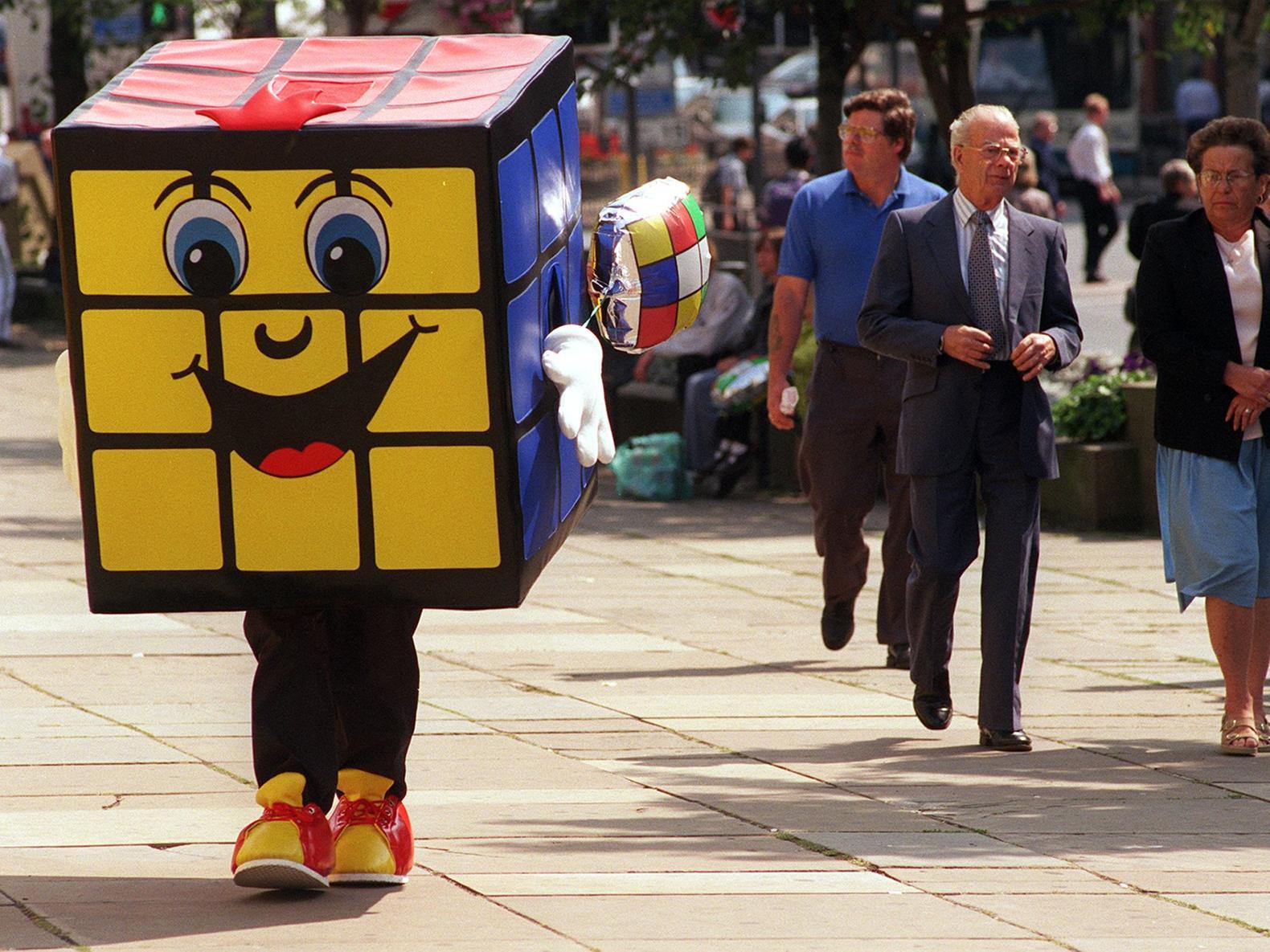 18 romantic photos take you back to Leeds in July 1999