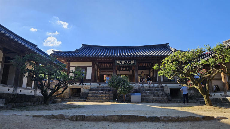 Monroe officer shot on the job receives warm welcome back to work