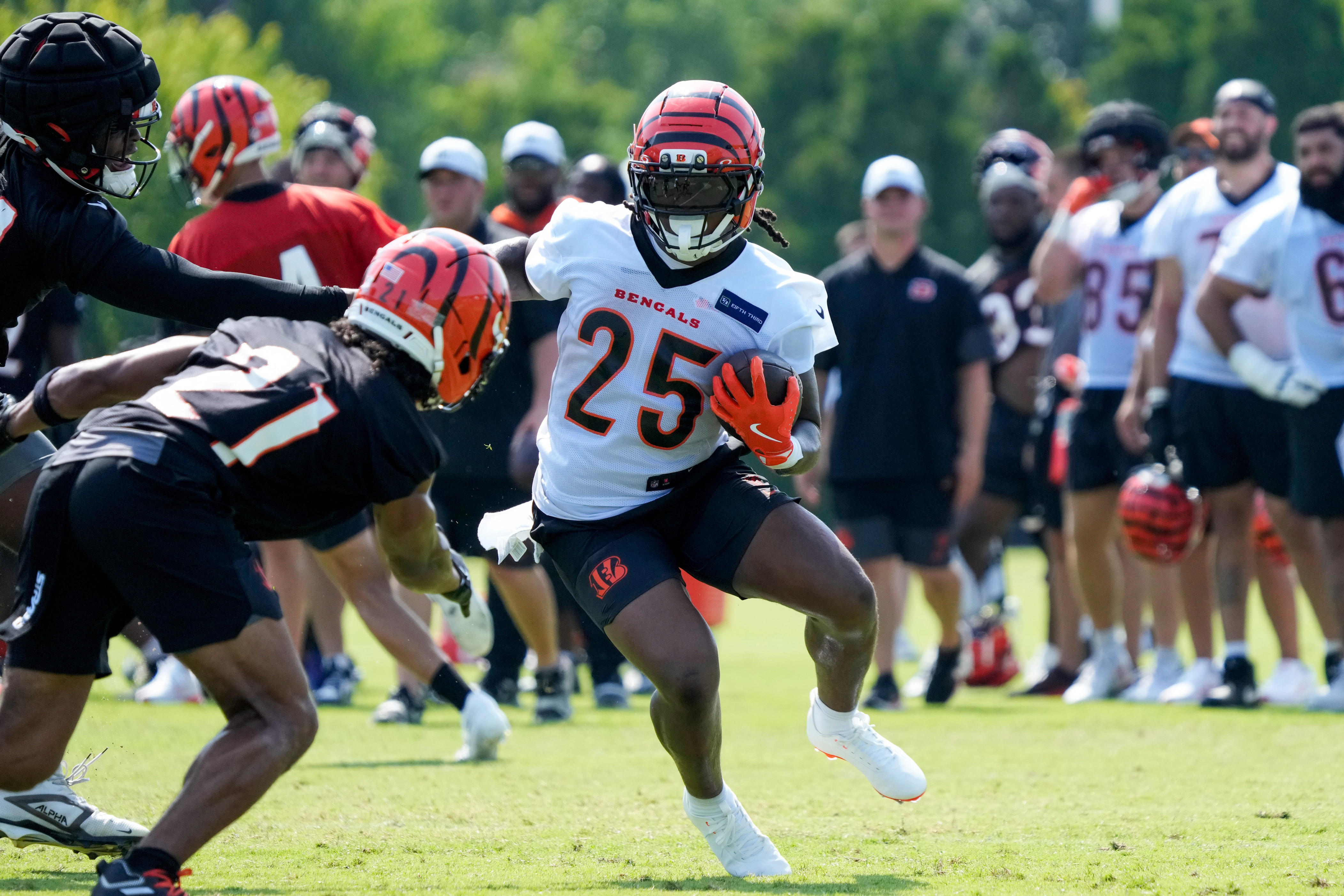 Bengals rookie Tahj Brooks starting to make some noise at training camp