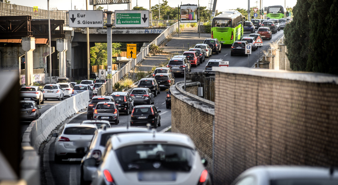Traffico, bollino nero sabato 2 agosto: scatta l'esodo. Quando partire ...