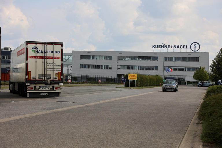 'Chinese engineers' ..., the 'important angle' Microsoft reportedly ...