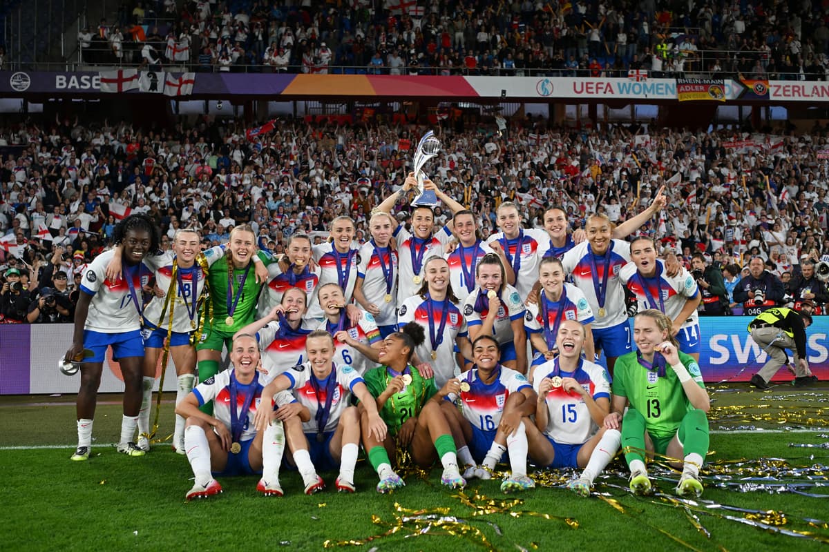 Lionesses bus parade LIVE: England stars celebrate Euros victory as ...
