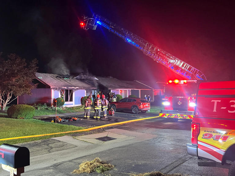4 people displaced after early morning apartment fire in Trotwood