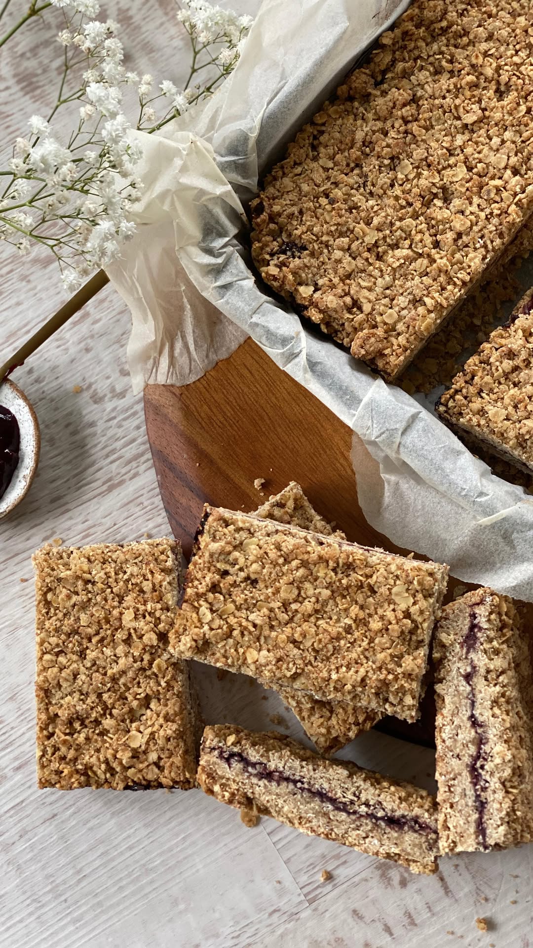 Oat Jam Crumb Bars That Melt in Your Mouth