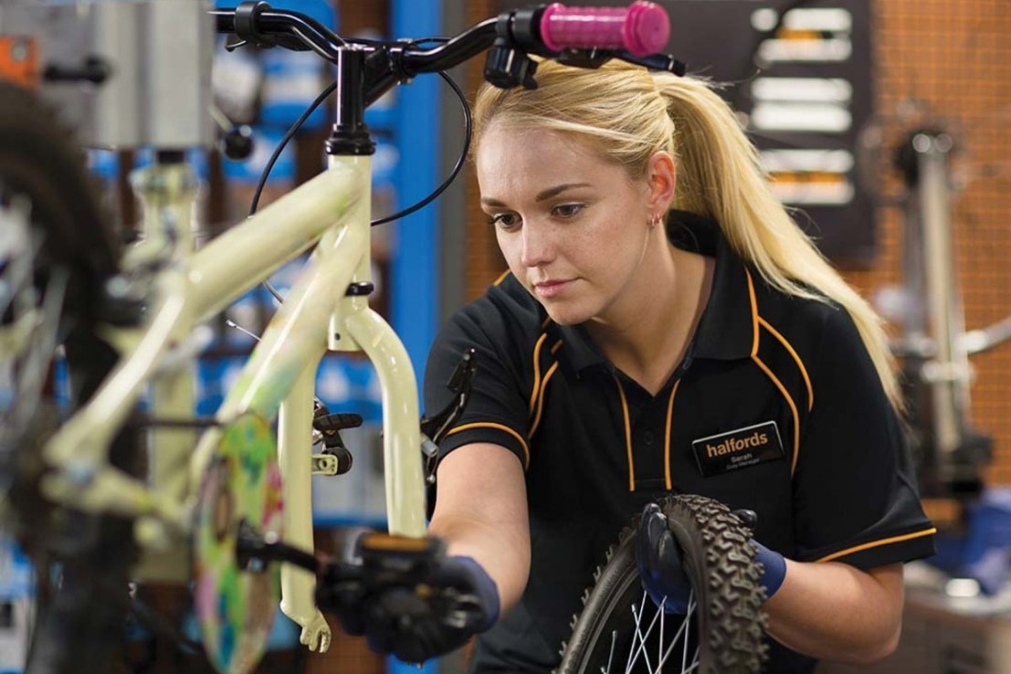 Halfords: Departing CEO has pay slashed after loss-making year