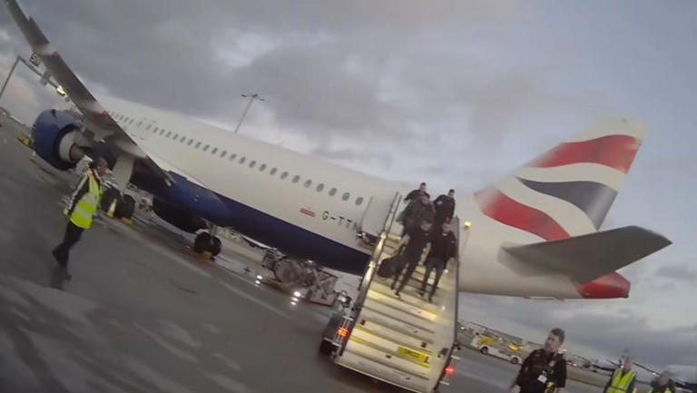 Watch murderer Thomas Dures get arrested after 18 months on the run