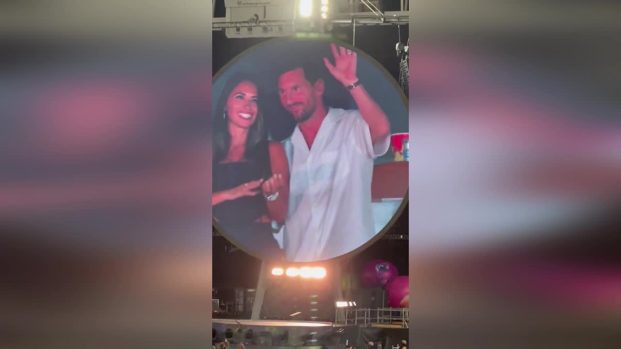 Coldplay Kiss Cam falls on Lionel Messi and wife Antonela