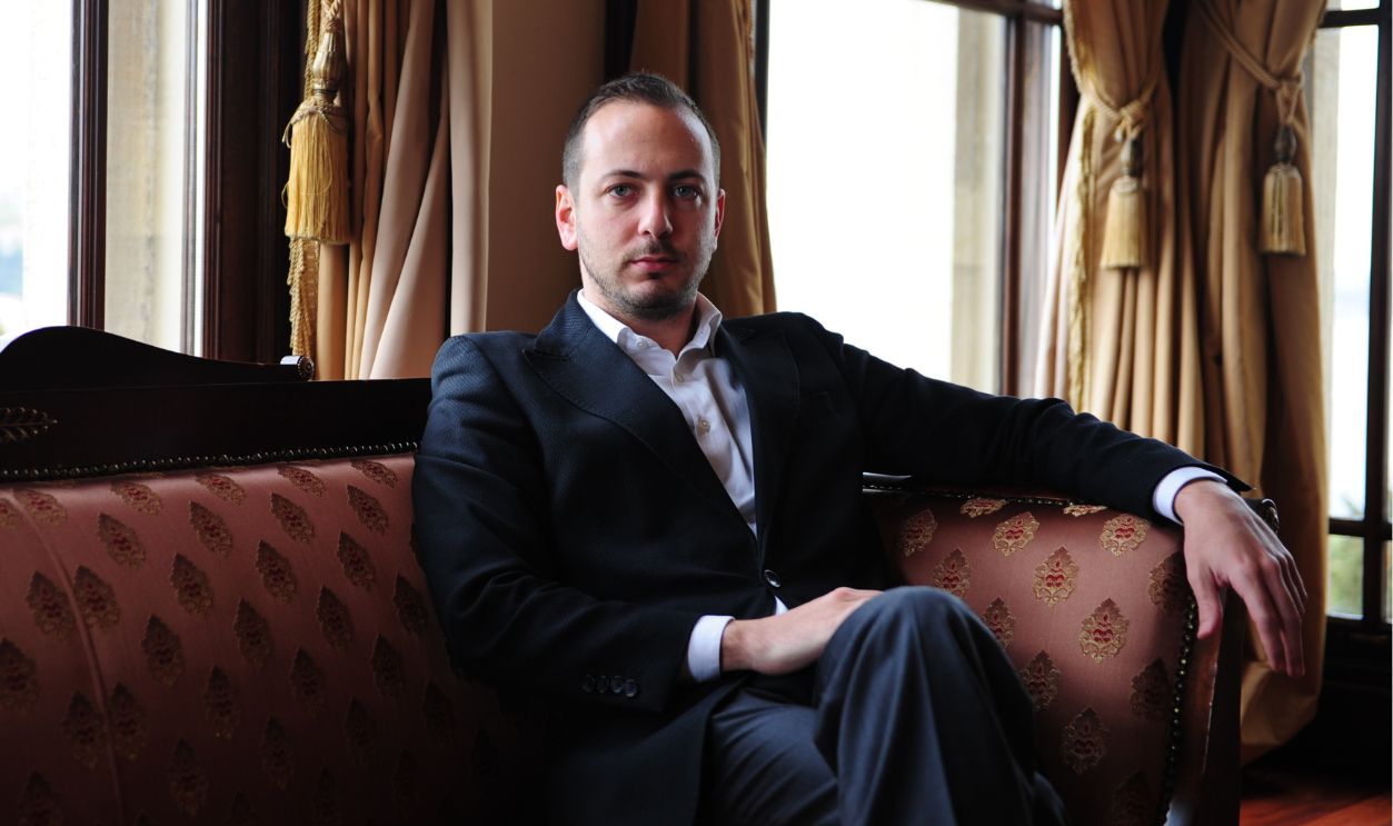 Habits That Upper Class People Think Are Normal, But Make The Middle ...