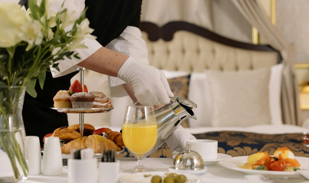 Habits That Upper Class People Think Are Normal, But Make The Middle ...