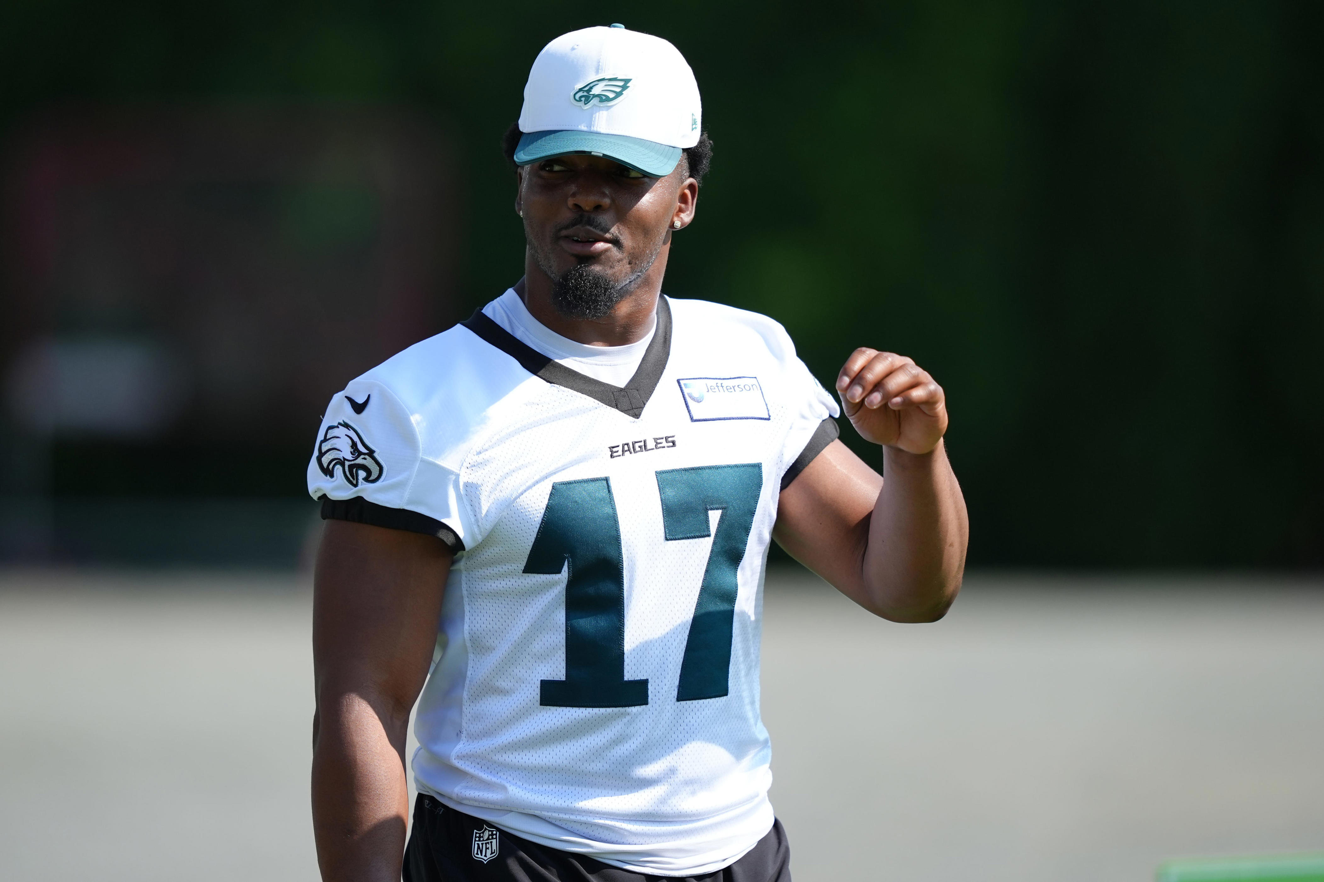 Watch: Eagles' Nakobe Dean hits the practice field early for rehab reps