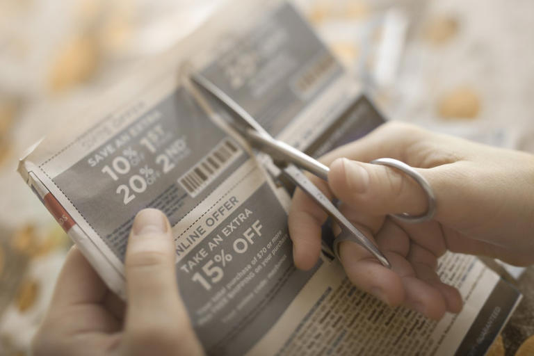 30-Year-Old Says She's Clipping Coupons & Shopping Aldi Sales While ...