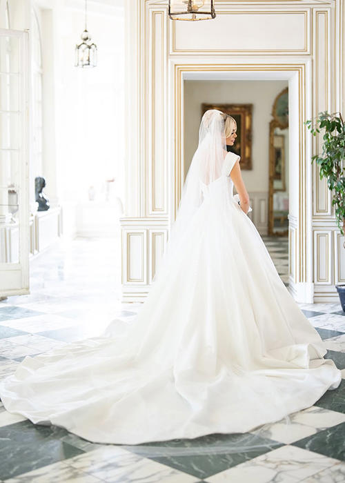 PICS: TV presenter Ellie Costello honours her Irish heritage in glam ...