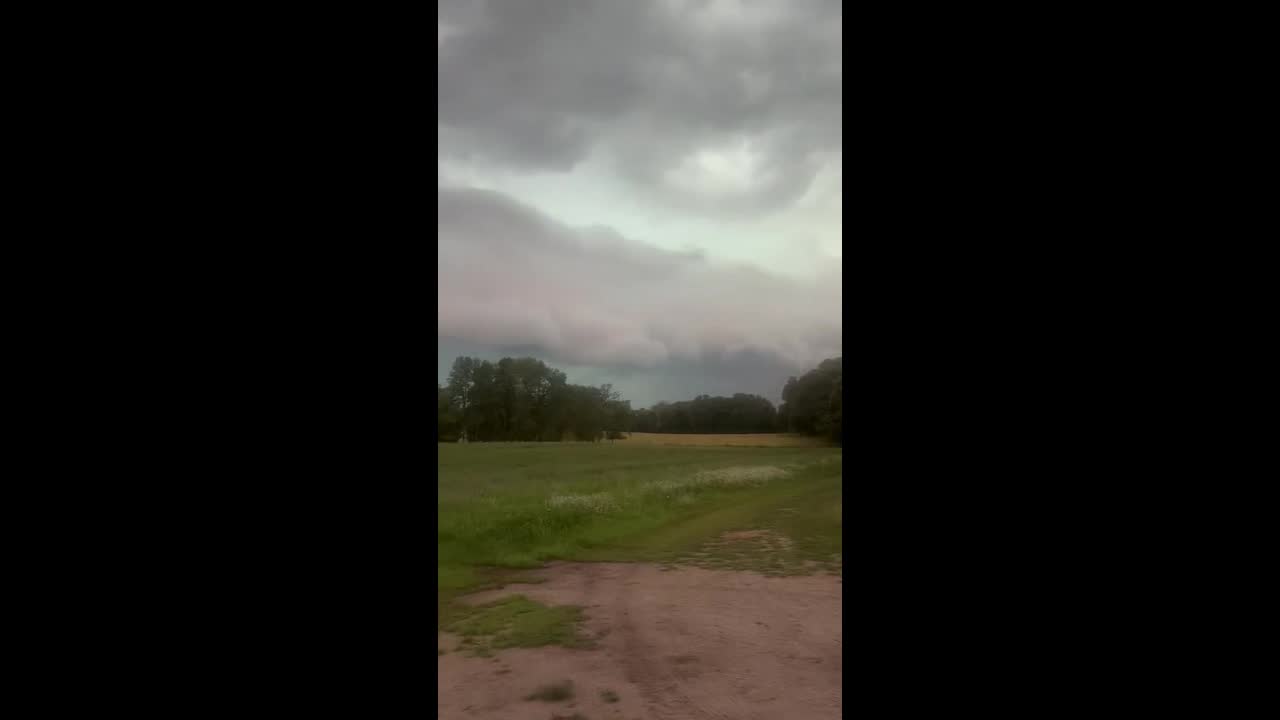 Shelf cloud and lightning signal incoming storm in South Haven, Minnesota