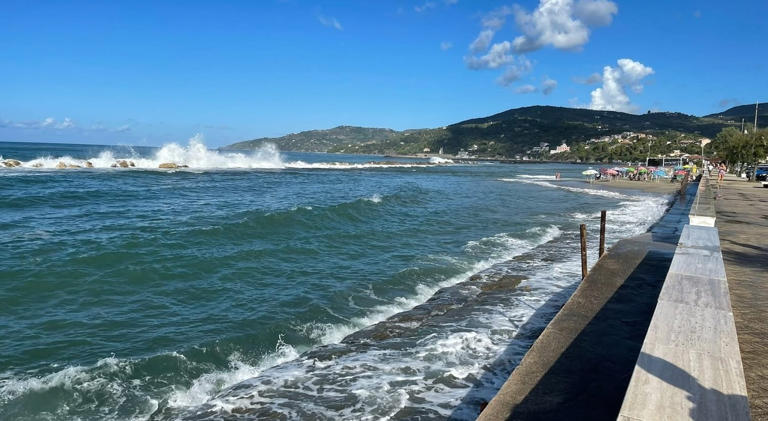 Casal Velino, mareggiata devasta le spiagge: danni ingenti e rabbia ...