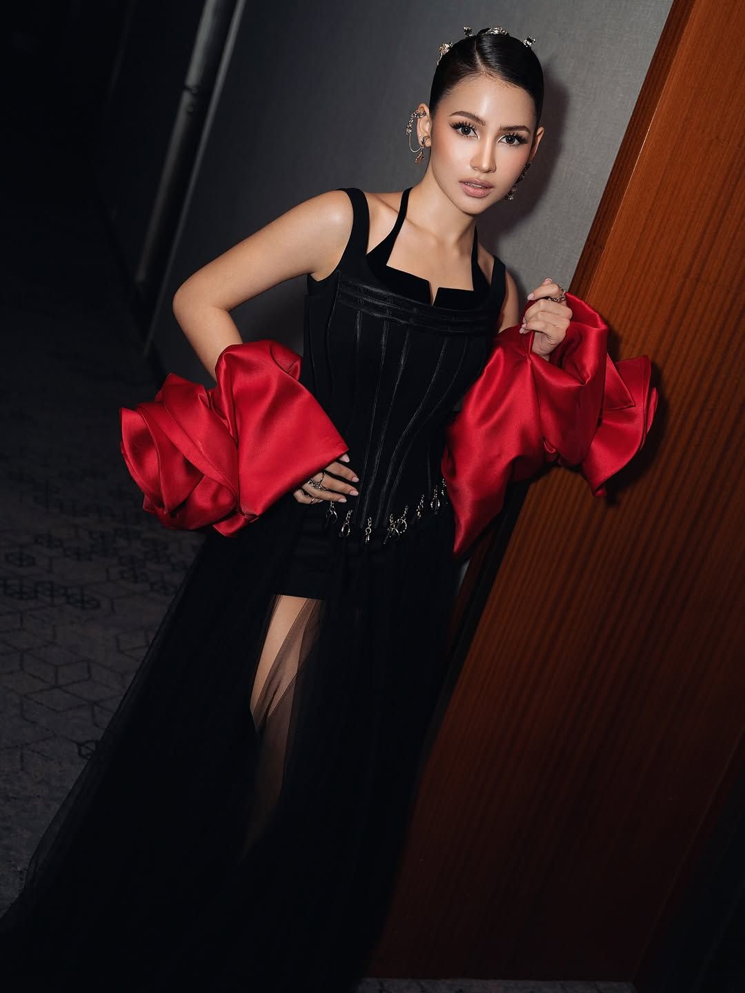 Main Film Horor, Intip Gaya Sandrinna Michelle di Gala Premiere Film ...