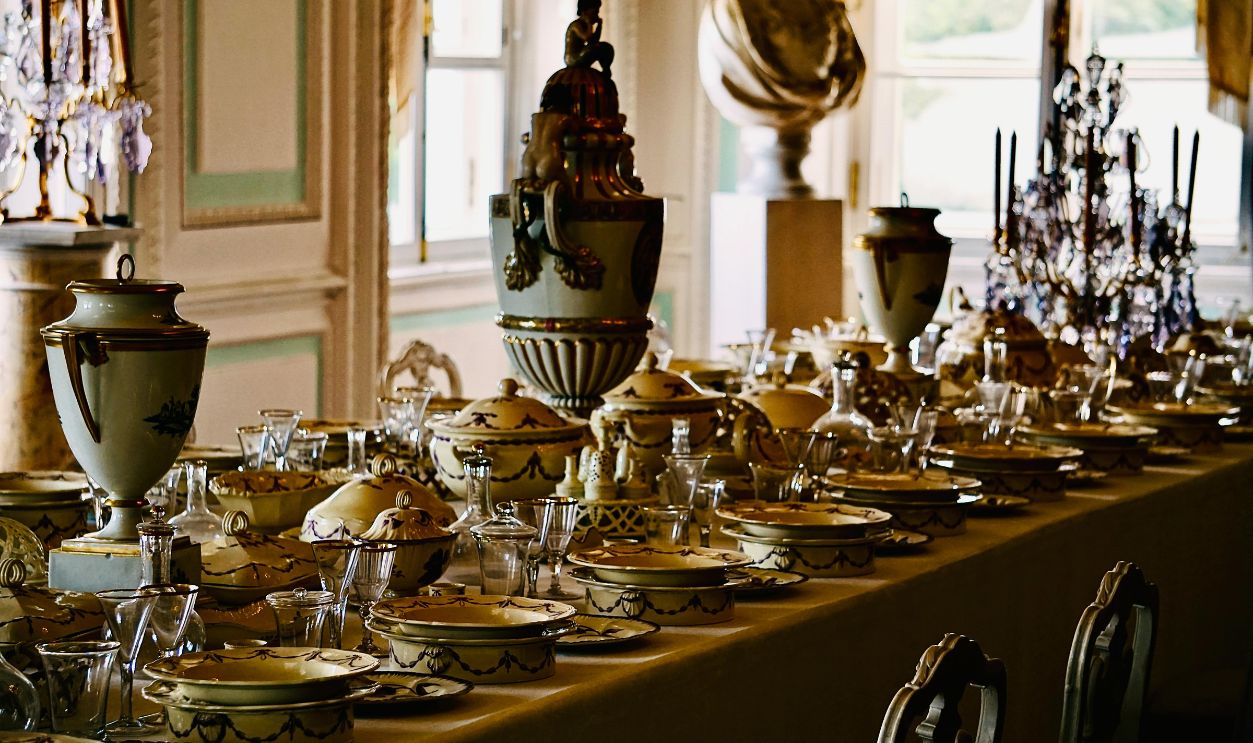 Habits That Upper Class People Think Are Normal, But Make The Middle ...