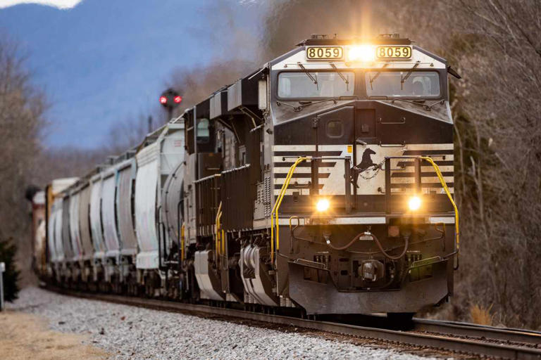 Norfolk Stock Drops on Union Pacific Merger. That Isn’t Supposed to Happen.