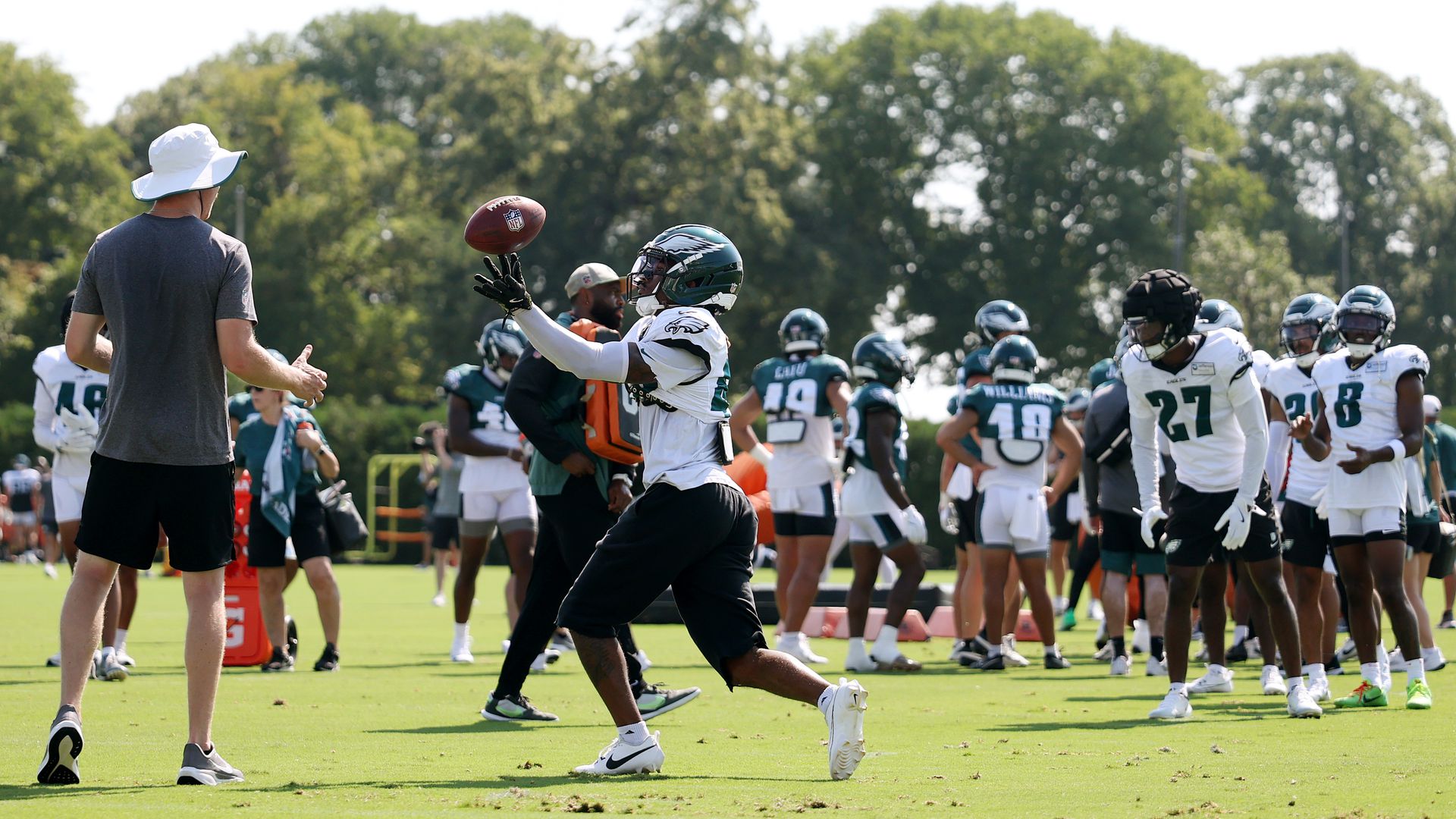 Eagles training camp: Live practice updates from Day 5 as full pads go on