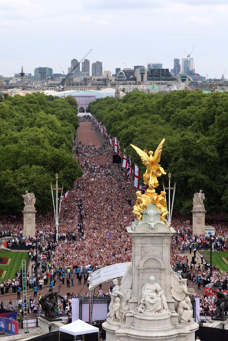 Lionesses bus parade LIVE: England stars celebrate Euros victory as ...