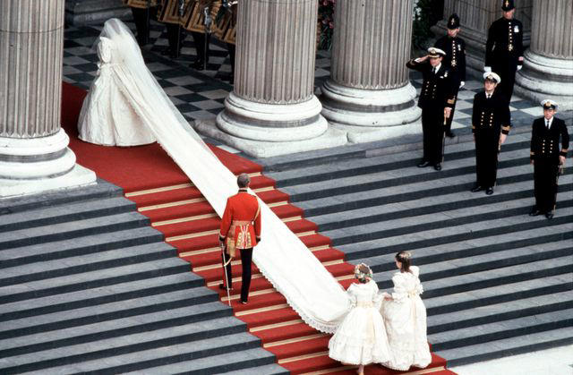 All the Details on Princess Diana's Iconic Wedding Dress (Including Why ...
