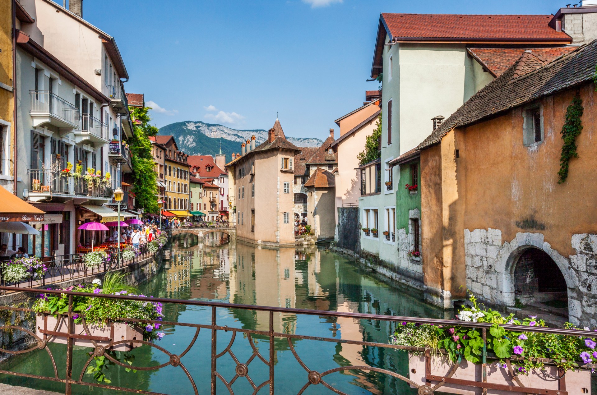Discover the stunning canals of the 'Venice of France'