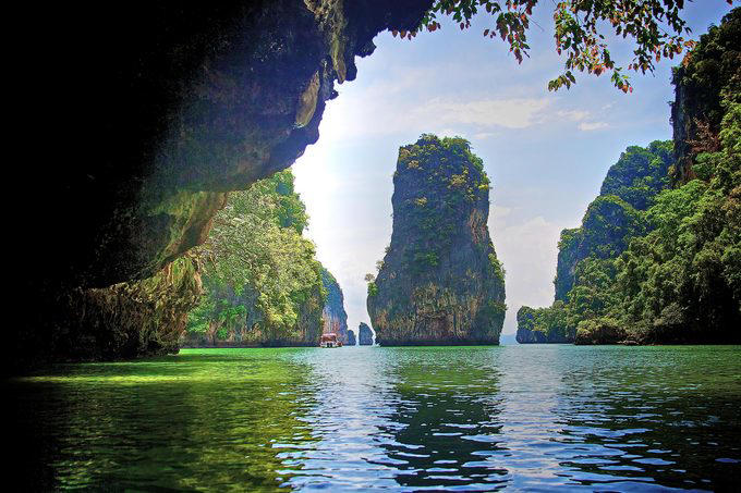 19 of the Most Beautiful Sea Caves in the World