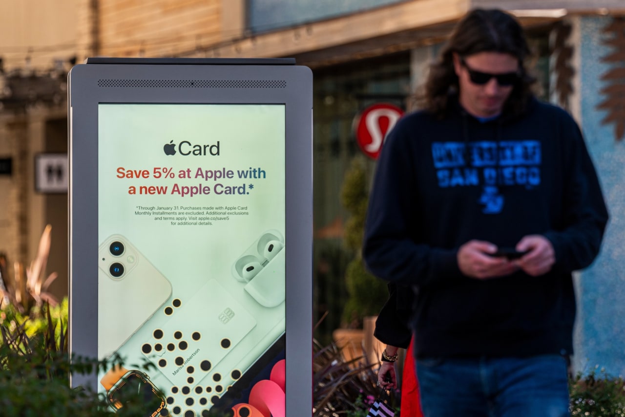 JPMorgan Chase Nears a Deal to Take Over Apple’s Credit-Card Program