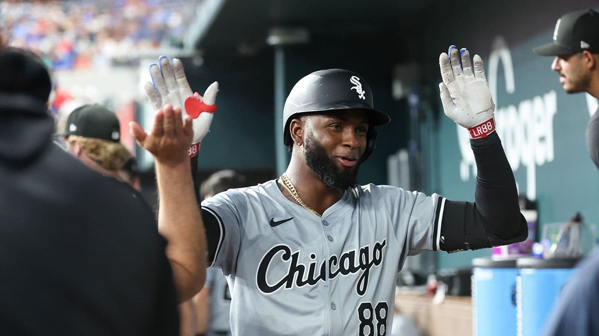 MLB rumors: Luis Robert Jr. trade suitors think White Sox are ‘bluffing ...