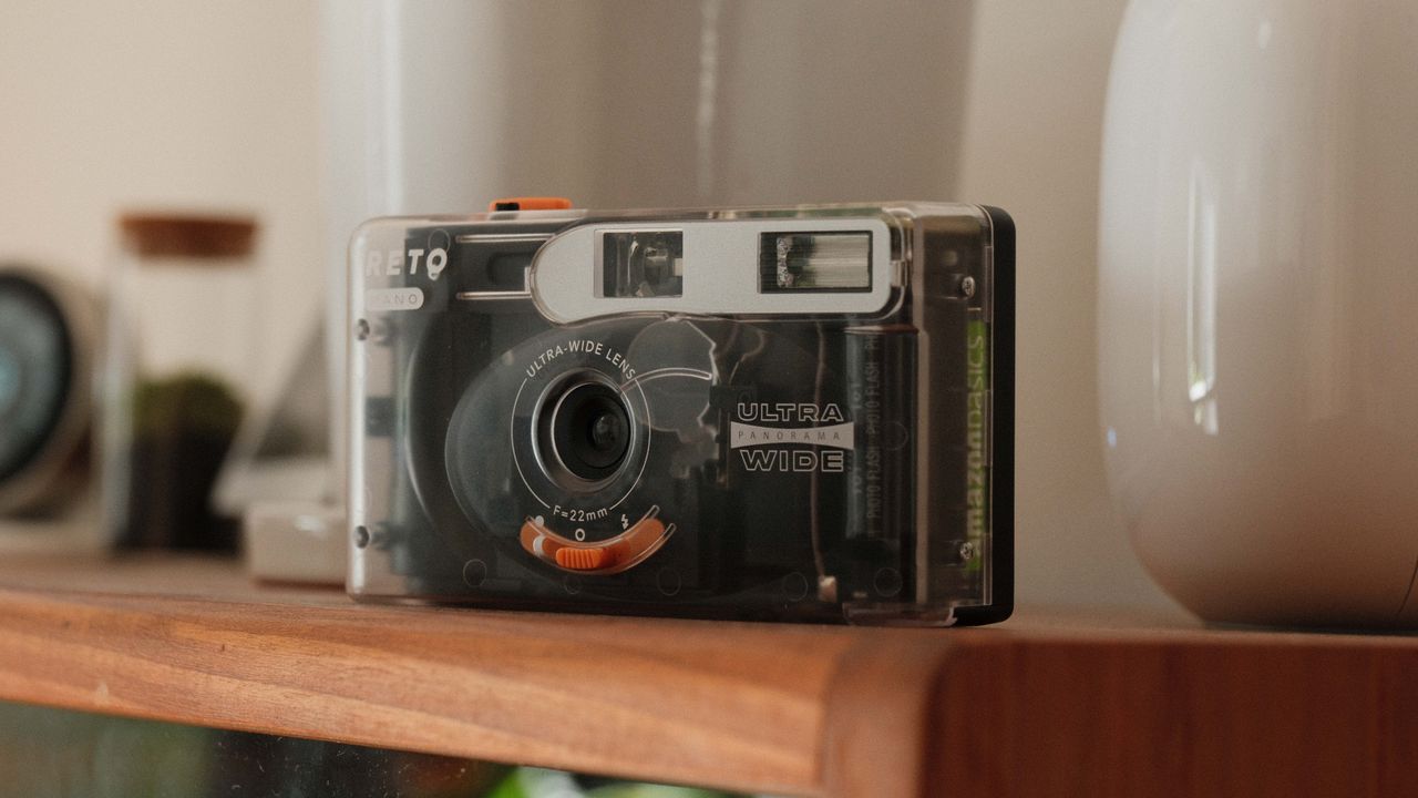 Reto Pano reloadable 35mm film camera review: analog compact camera ...