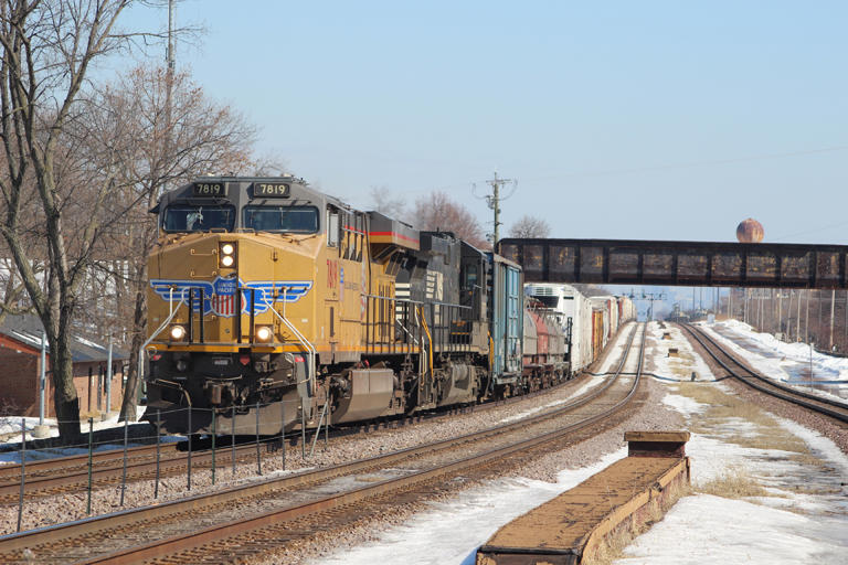 CEOs say Union Pacific-Norfolk Southern merger will spur traffic growth