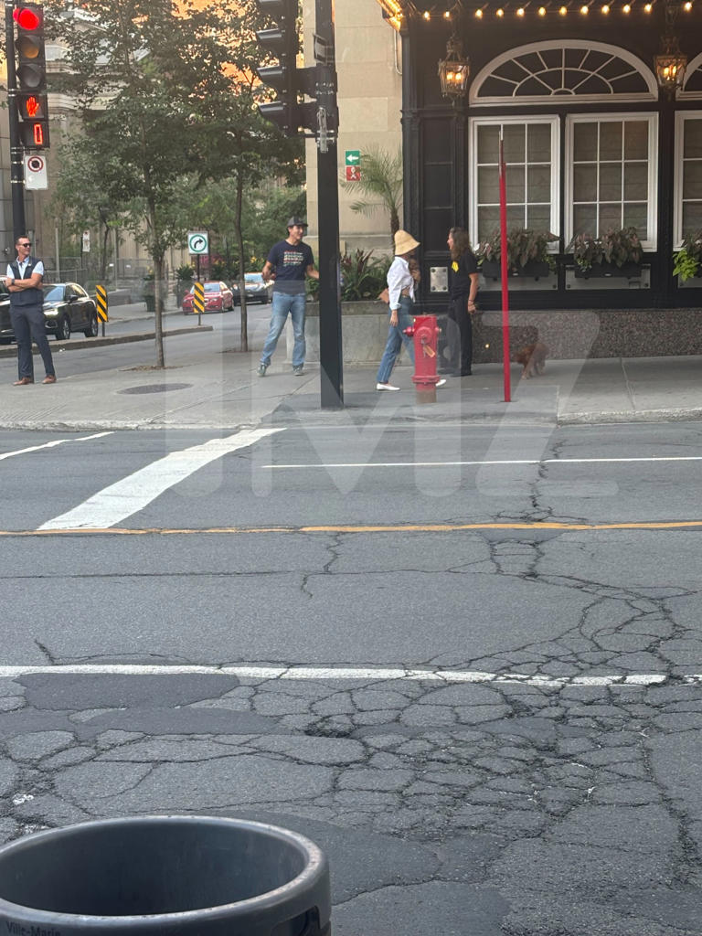 Justin Trudeau can’t stop smiling during outing with Katy Perry after ...