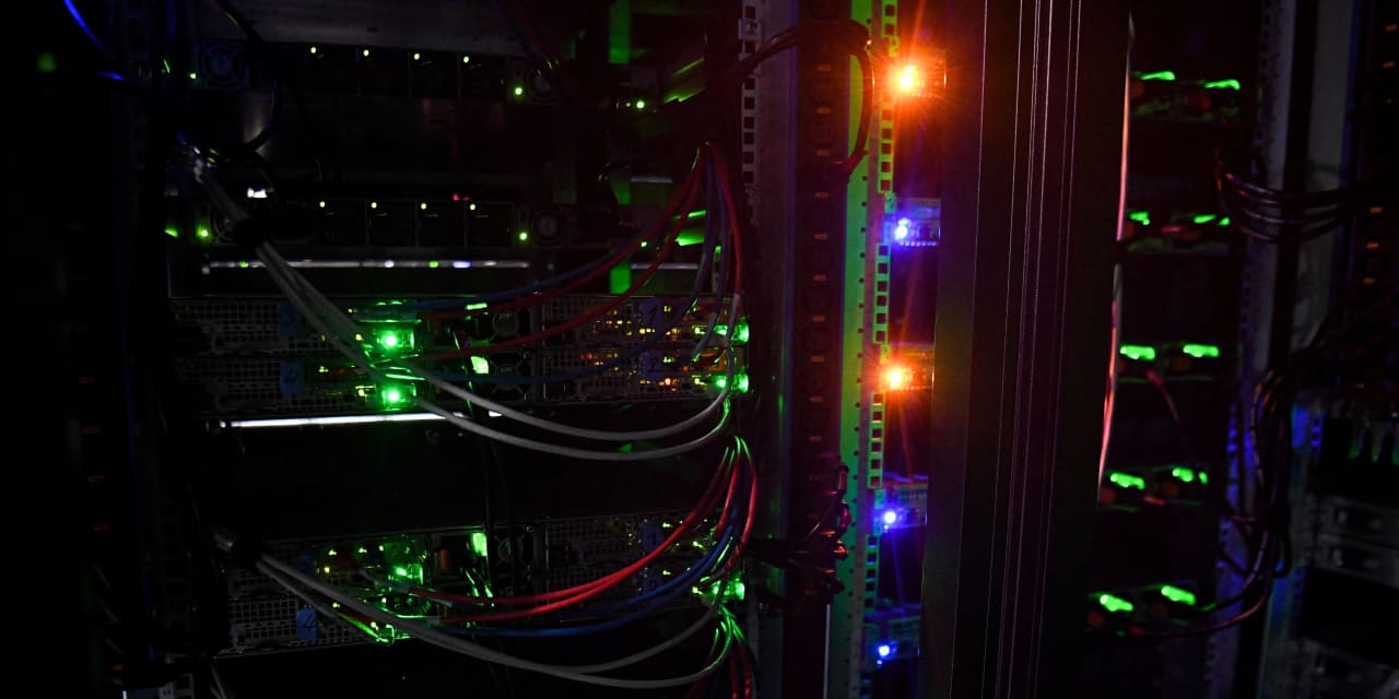 A billion-dollar server company just lost more than 40% of its value ...