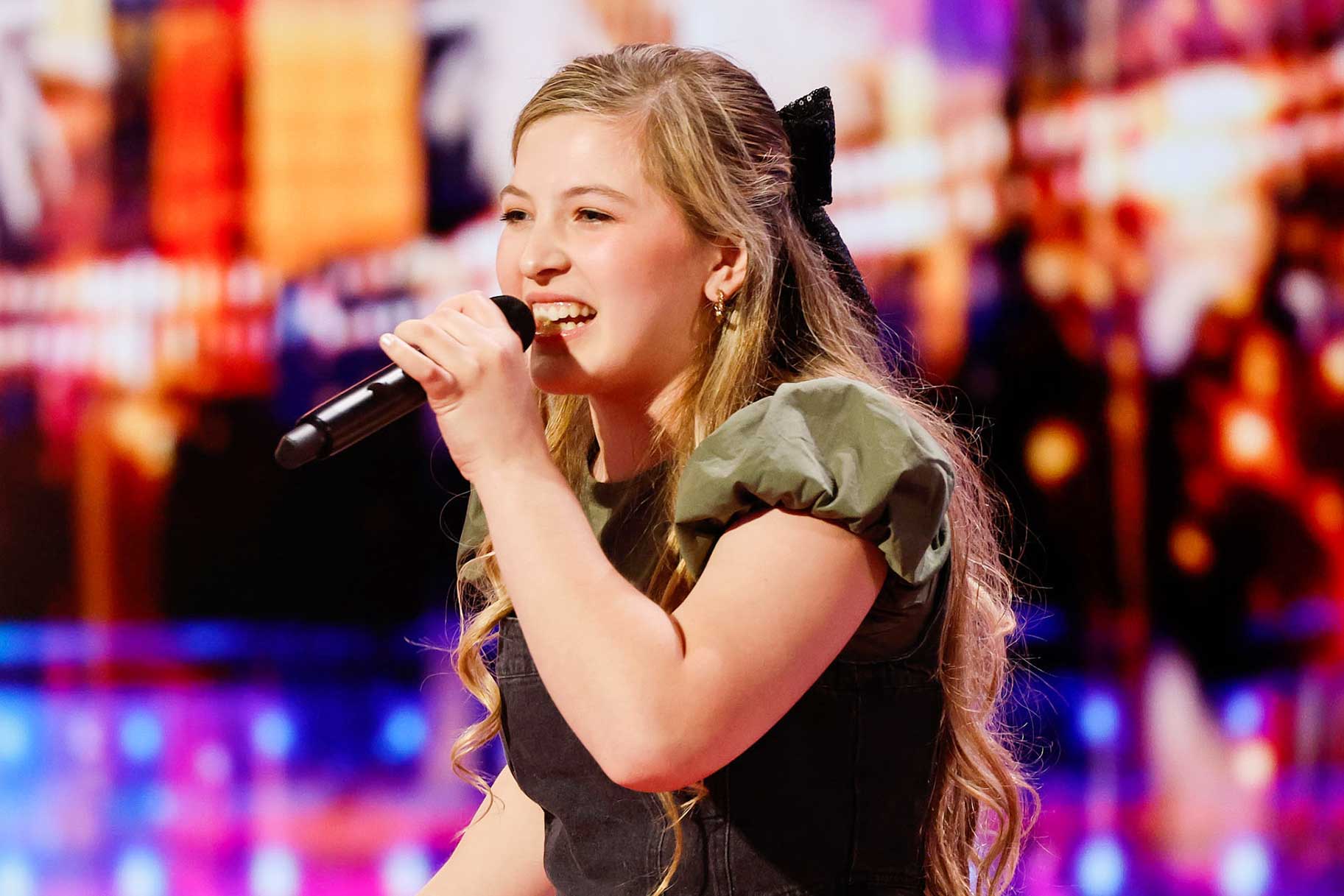 Evelyn Errante, 13, Belts "Defying Gravity's" Signature High Note ...