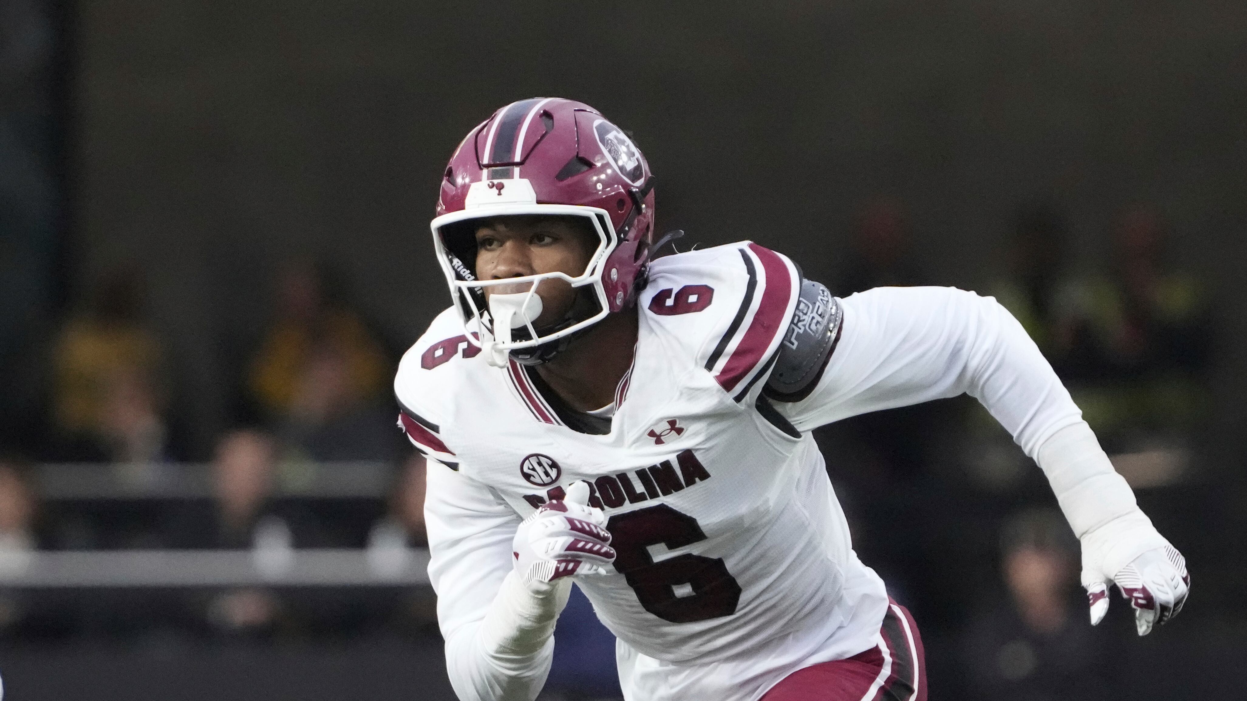 Dylan Stewart returning to South Carolina for 2026