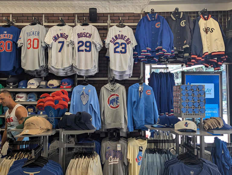 Cubs fans mourn and remember Ryne Sandberg after his death at 65