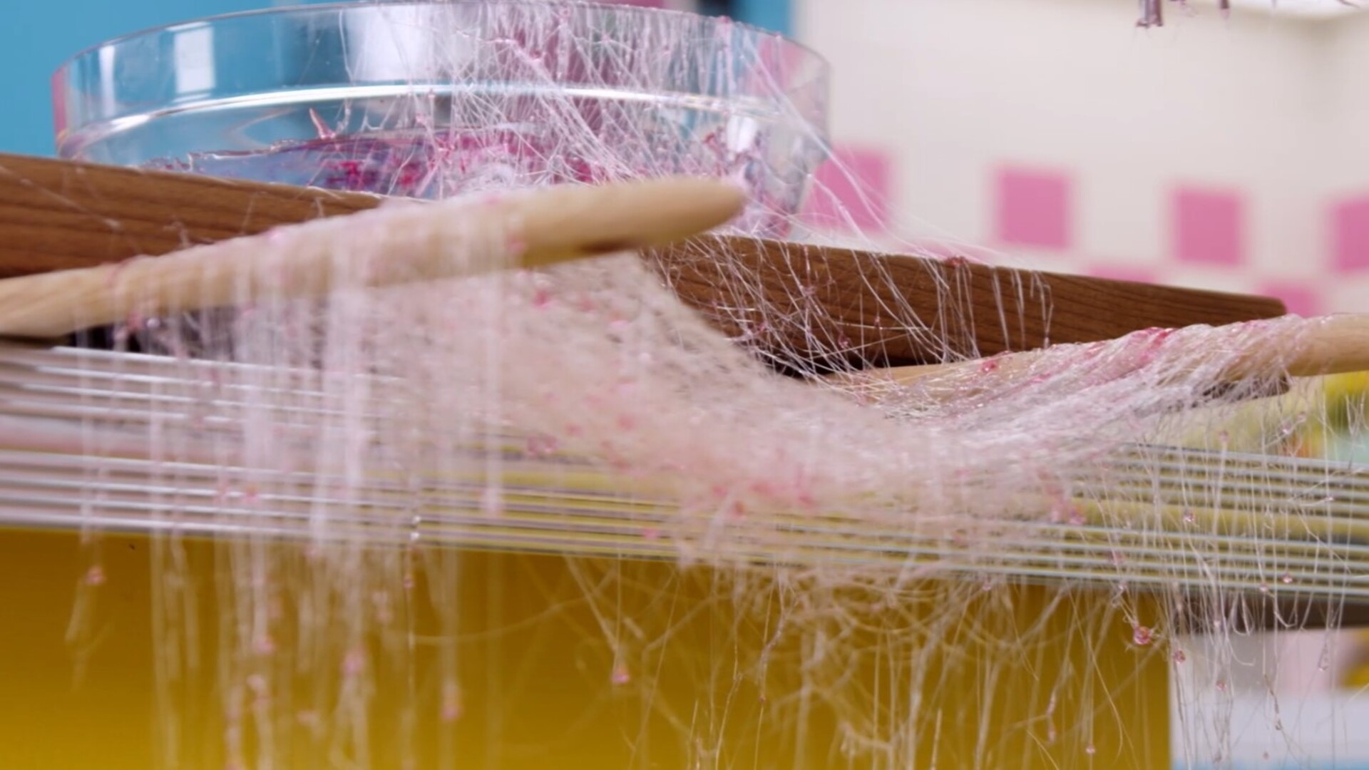 Nappage de barbe à papa fait maison à base de sucre filé