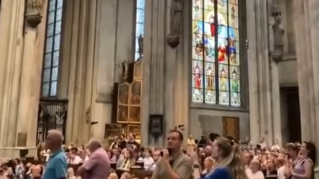 Organist Plays "Interstellar" Score In Cologne Cathedral & It's Out-Of ...