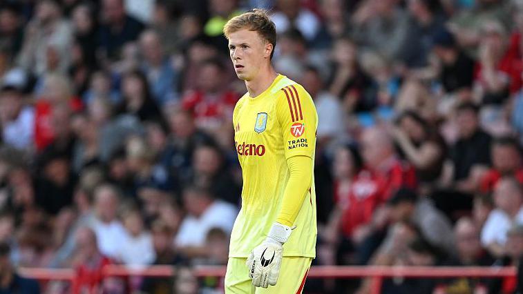 Stevenage sign Aston Villa goalkeeper Marschall