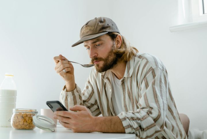 10 Acts That Are No Longer Considered Bad Manners