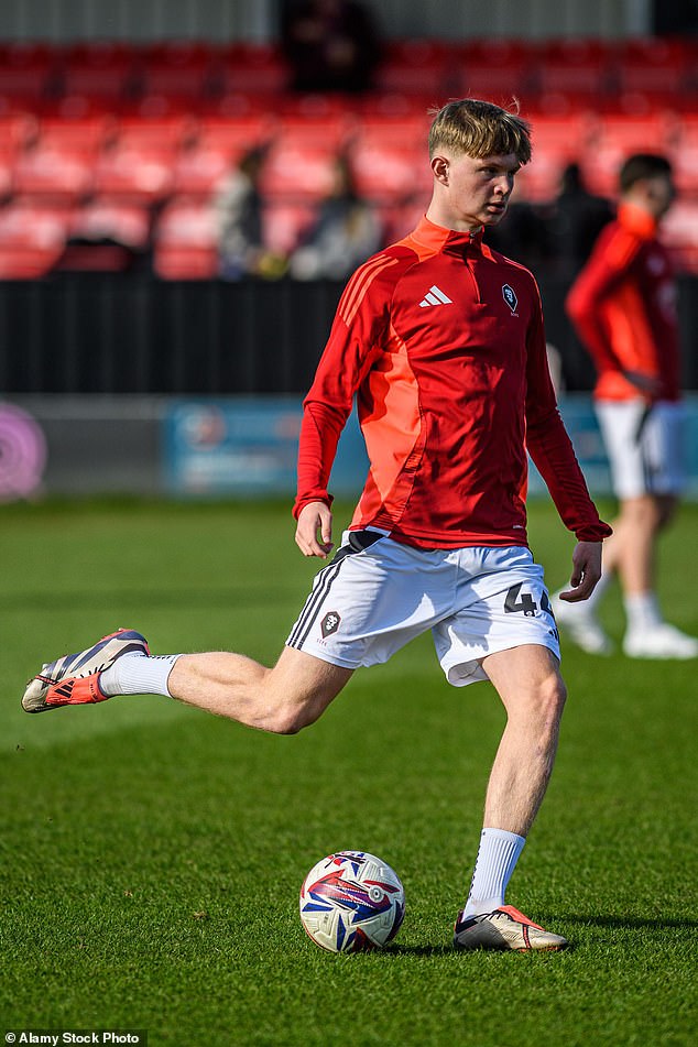 Liverpool 'hijack Arsenal's £200,000 deal for 17-year-old Salford City ...